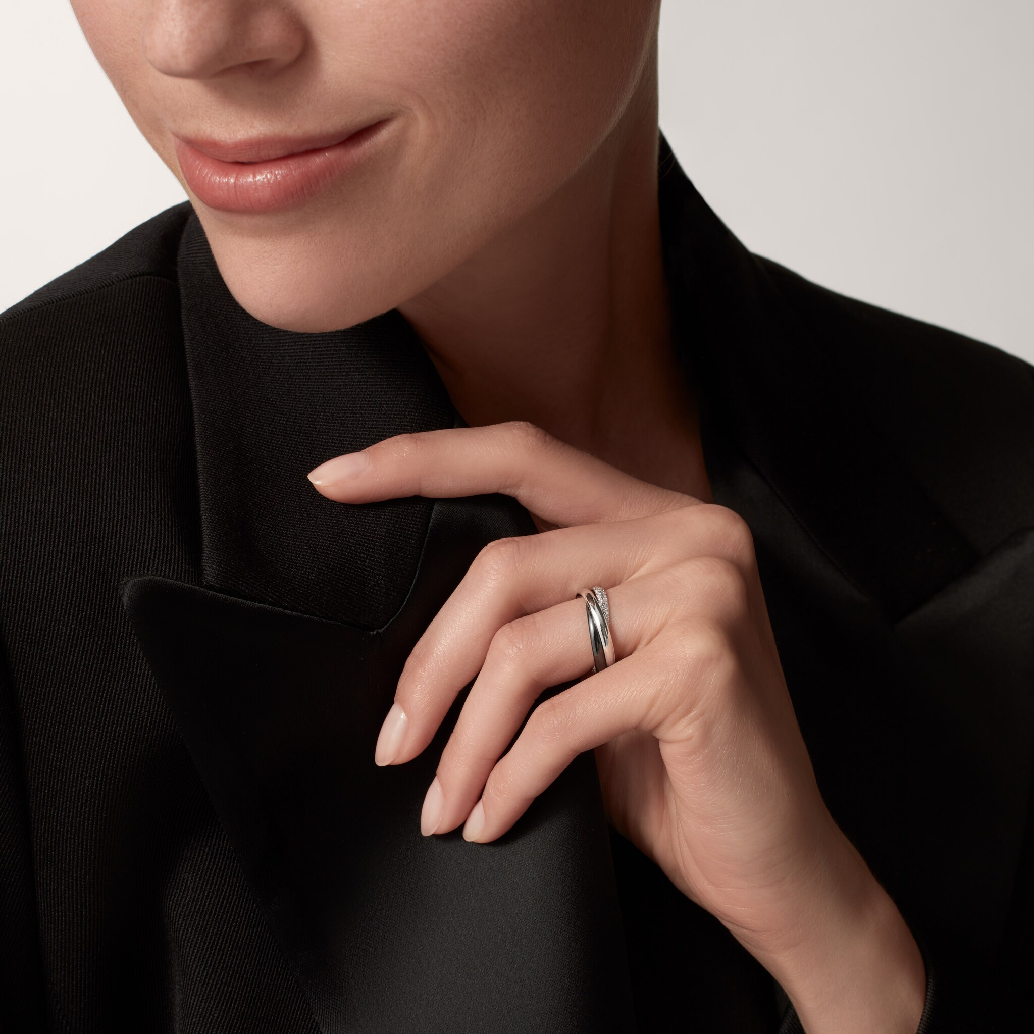 Trinity ring, ceramic, small model, half-paved - Trinity | Cartier KWT