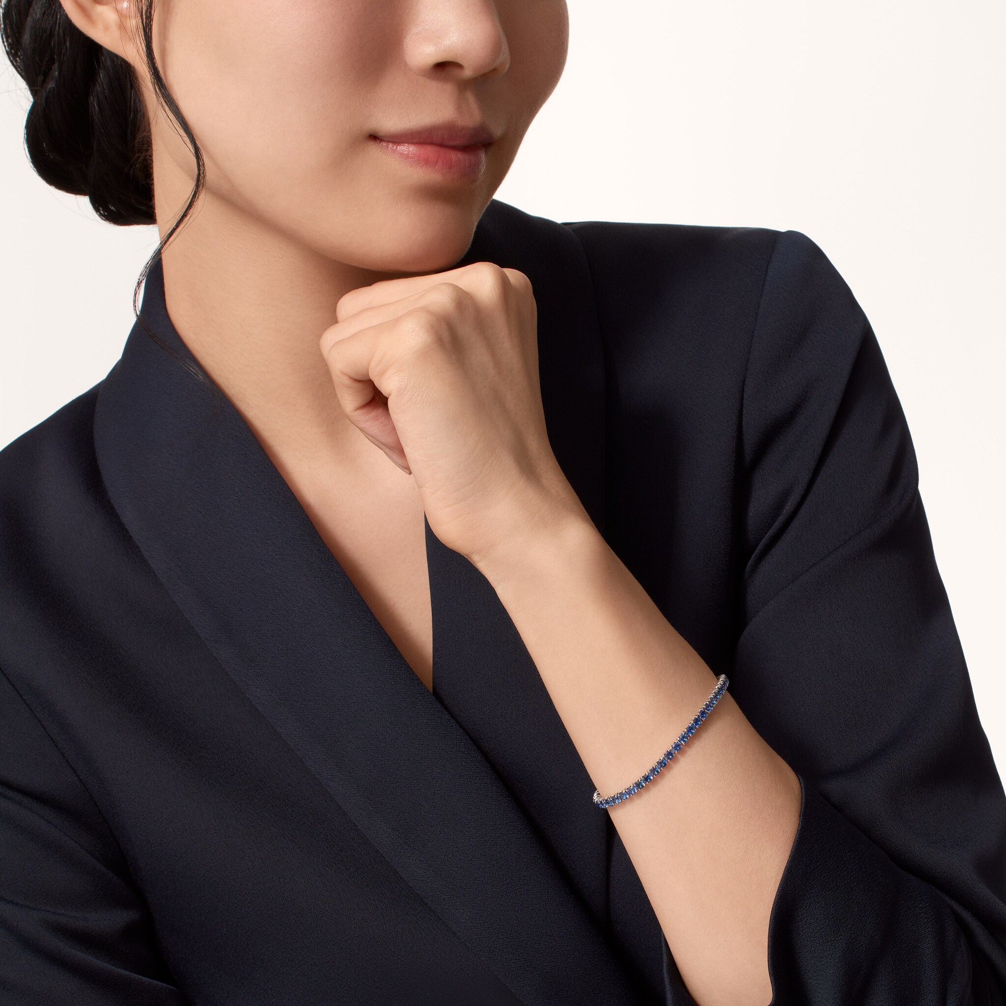Essential Lines bracelet, brilliant-cut sapphires - Bracelets | Cartier QAT