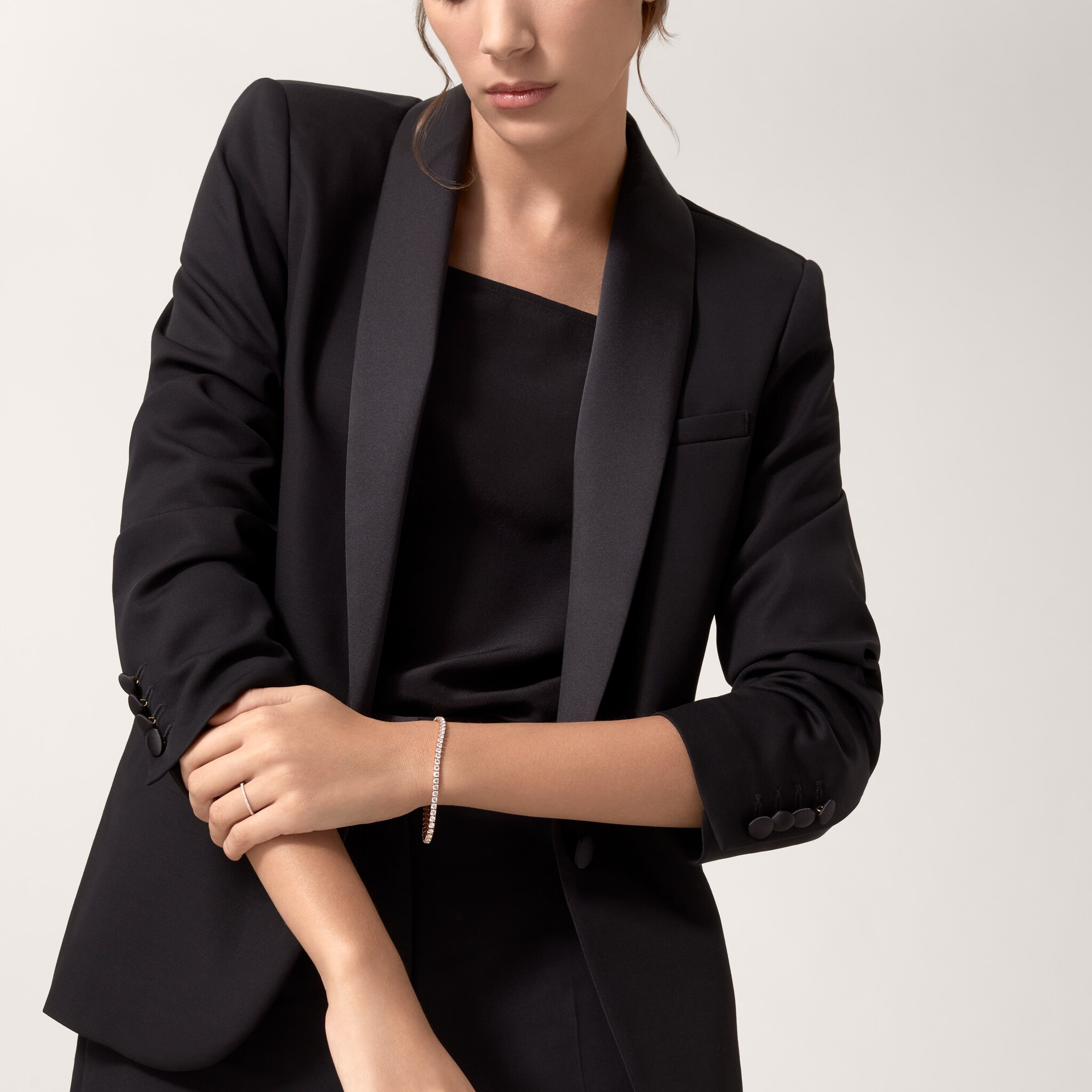 Diamond Tennis Bracelets | Essential Lines | Cartier®