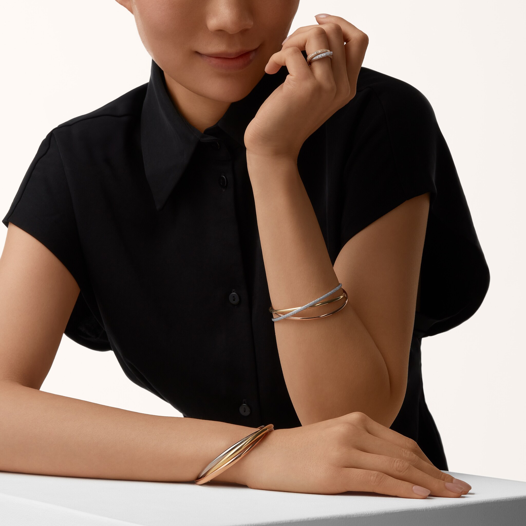 Trinity ring, classic model, paved